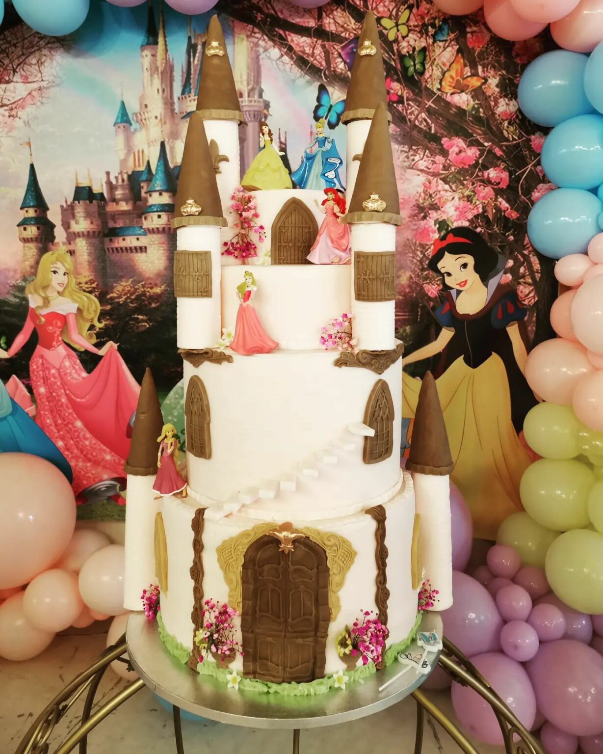 Tarta castillo princesas Disney (Disney castle cake). Le tartelier Ceuta.